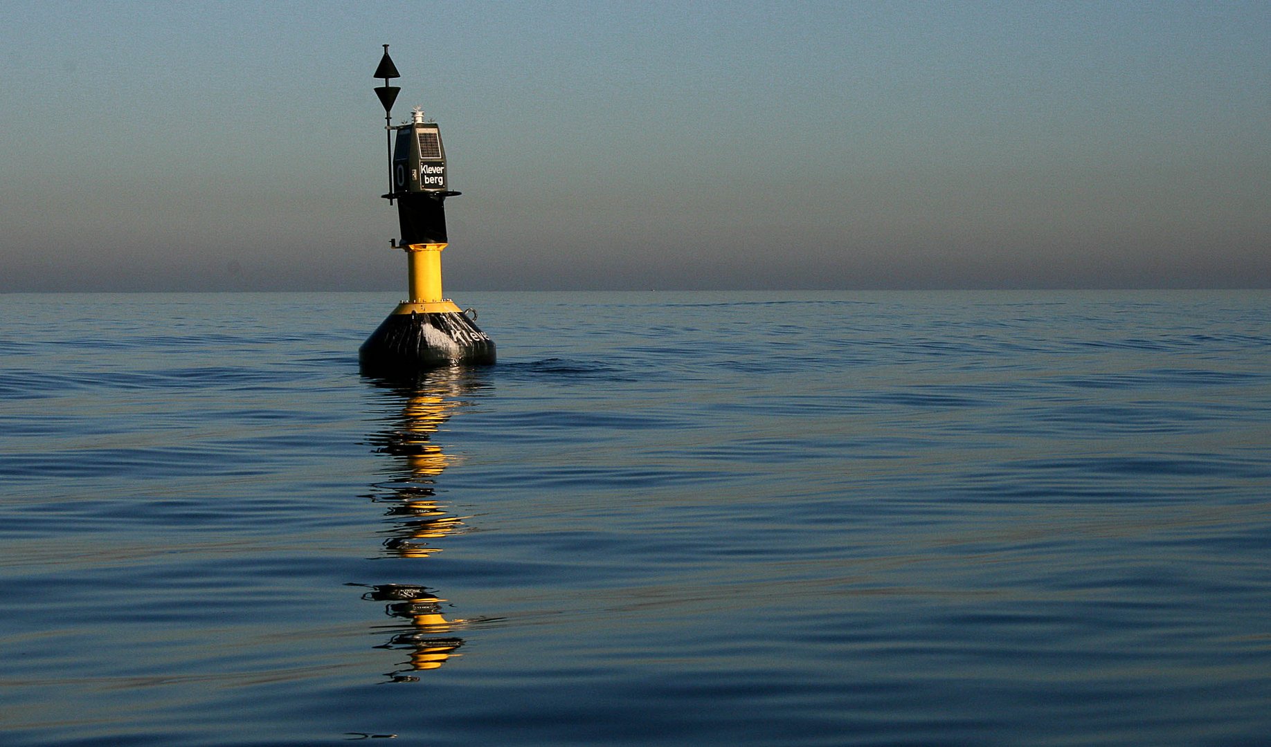 Einsame Boje Foto & Bild | anfängerecke - nachgefragt, nachgefragt ...