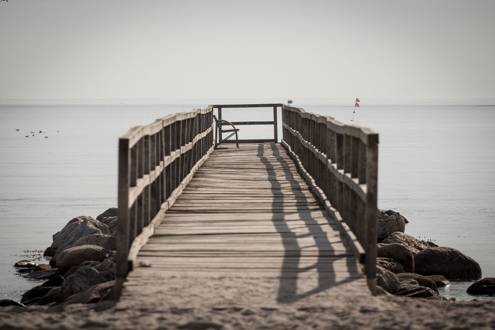 Einsamer Steg Foto & Bild | landschaft, meer & strand, strand Bilder ...