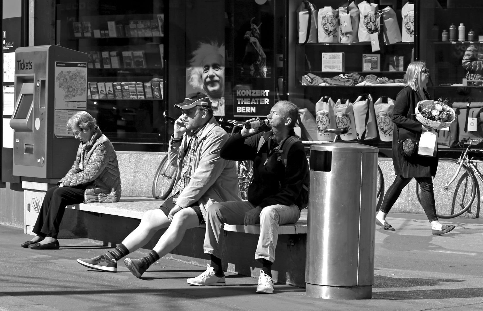 Einstein lacht Foto & Bild | streetfotografie mit menschen, street ...