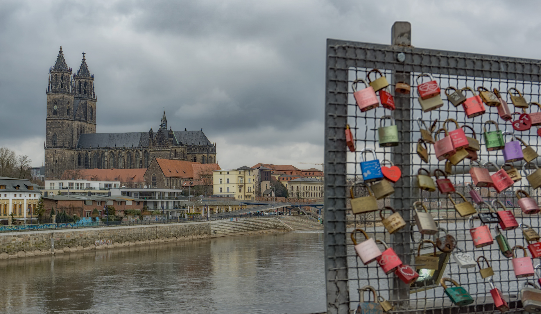 Elbblick Foto & Bild | architektur, sakralbauten, stadtlandschaft ...