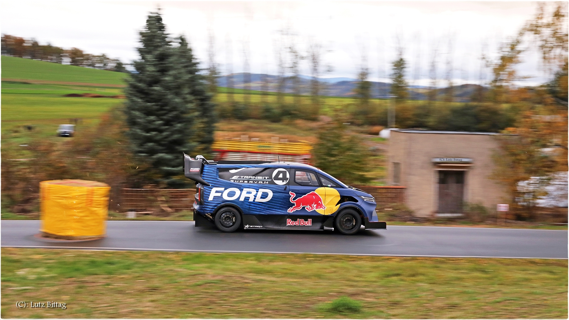 Elektro-Monster - Ford E Transit Supervan Foto & Bild | sport, straße ...