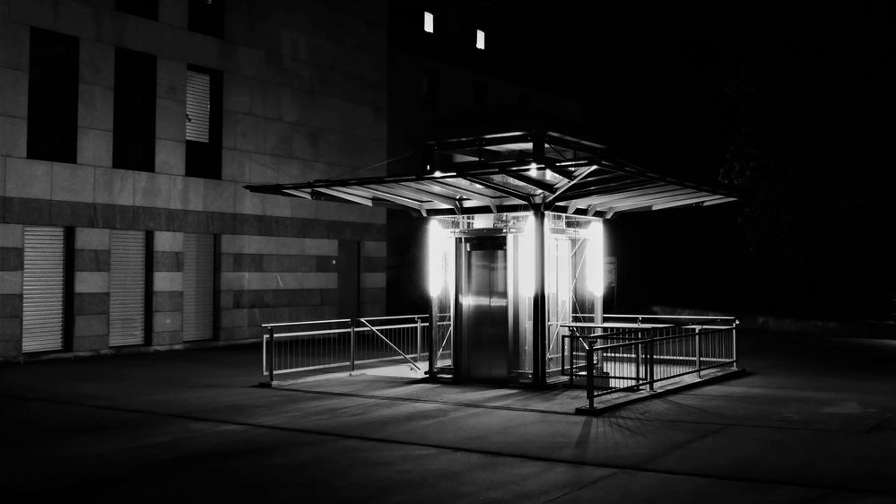 Elevator Foto & Bild | bw, night, street Bilder auf fotocommunity