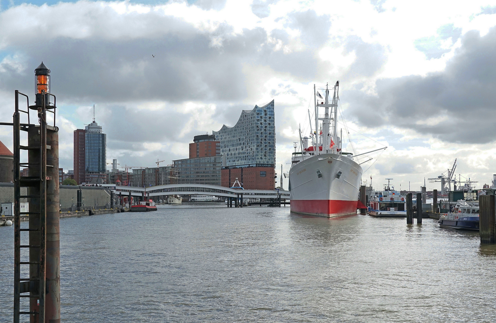 Elphi und San Diego Foto & Bild | hamburg, hafen, frachter Bilder auf ...