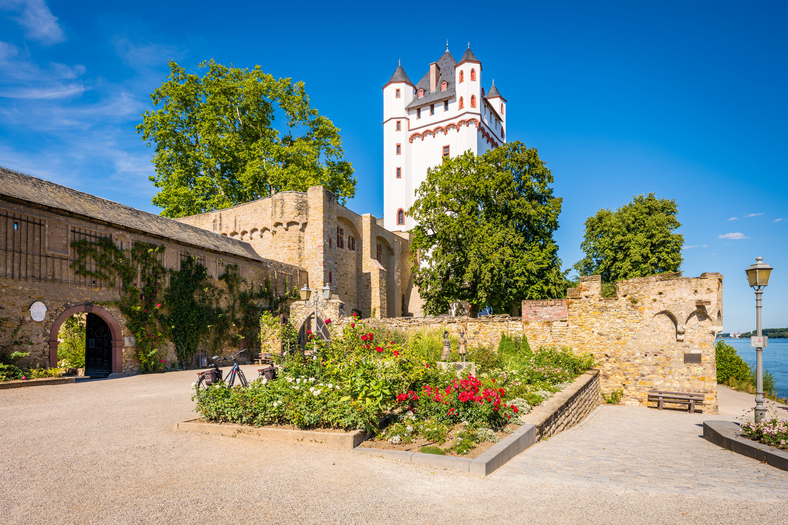 Eltville 24 Foto & Bild | schloss, historisch, rhein Bilder auf ...