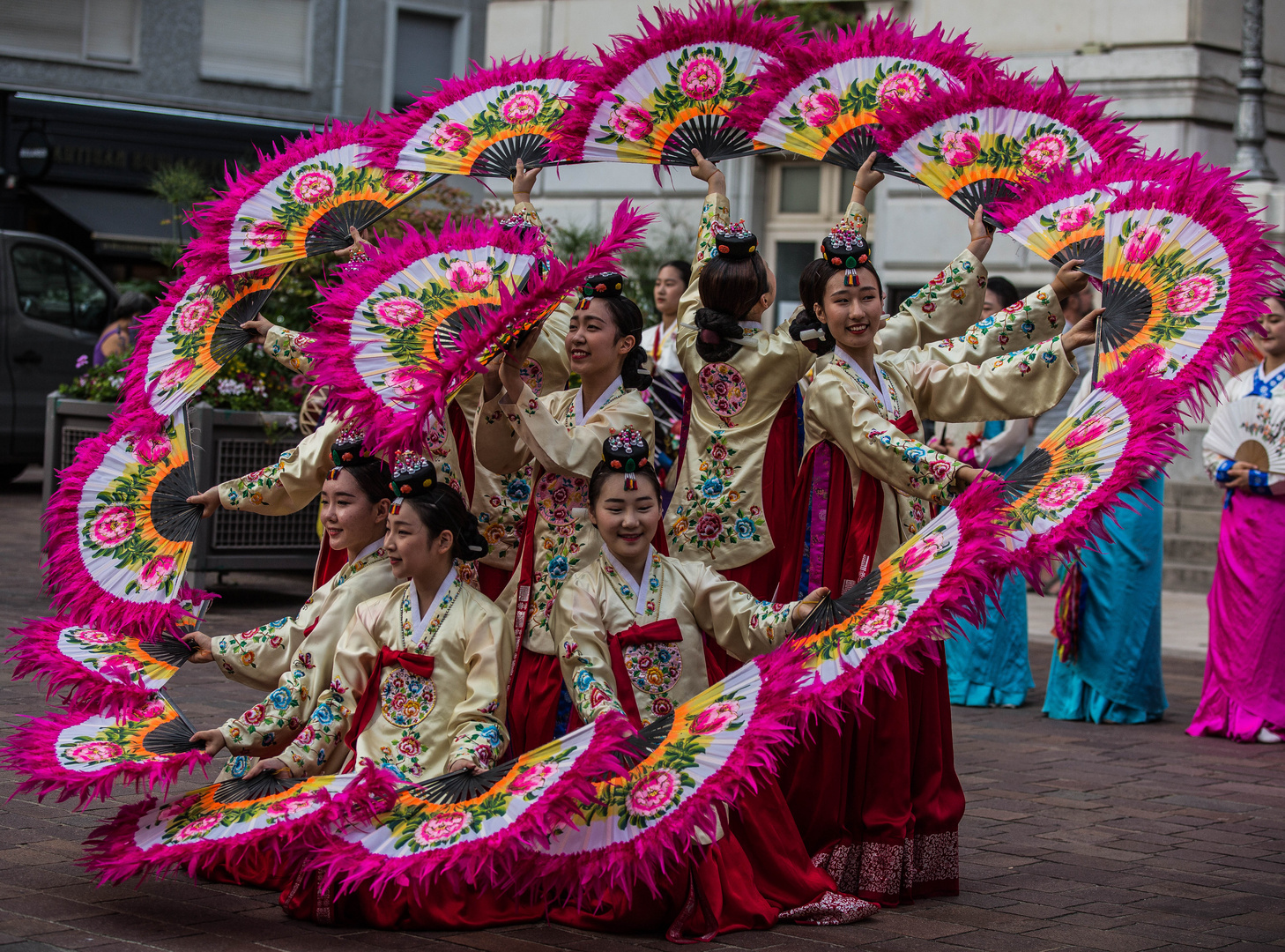 en éventail photo et image | scènes de vie, personnes, danse Images ...