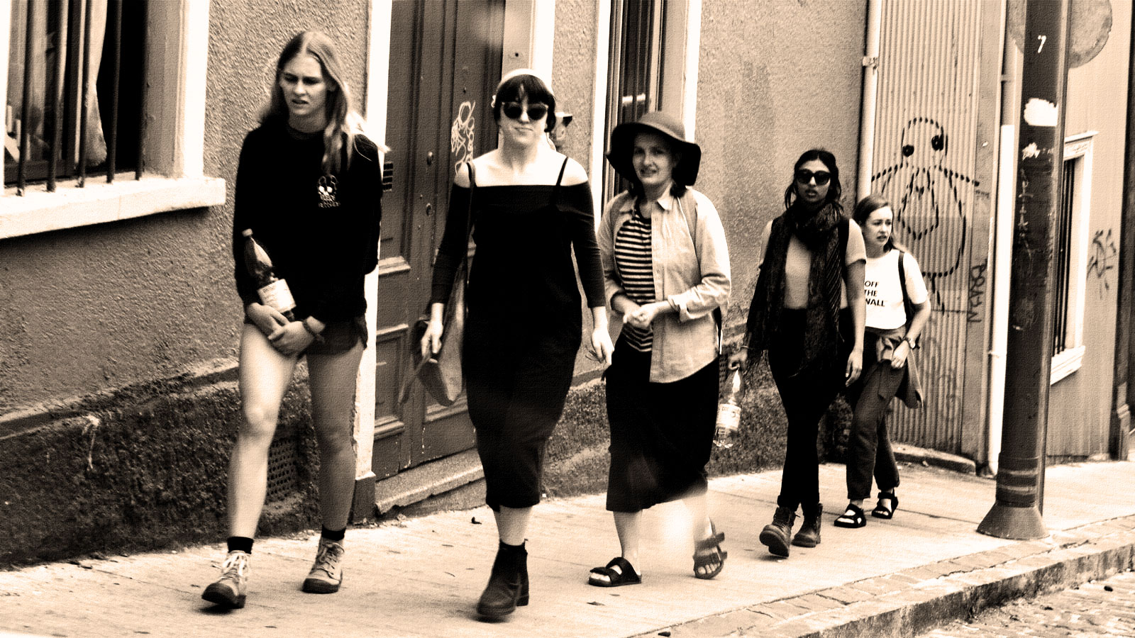 En fila. Imagen & Foto | fotografía callejera, fotos, personas Fotos de ...