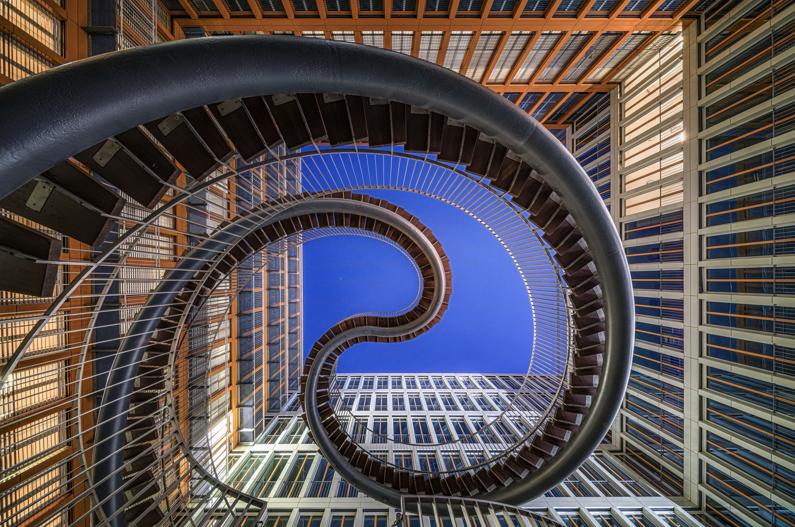 Endless Staircase Foto & Bild | architektur, stahlbau, fotos Bilder auf ...