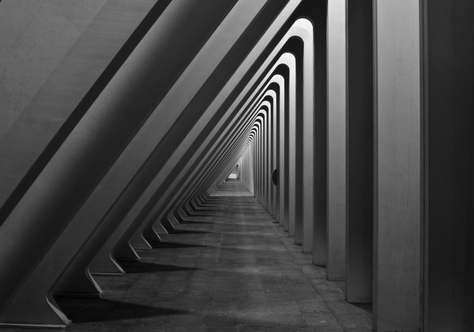 endlos...... Foto & Bild | architektur, architektur bei nacht, schwarz ...