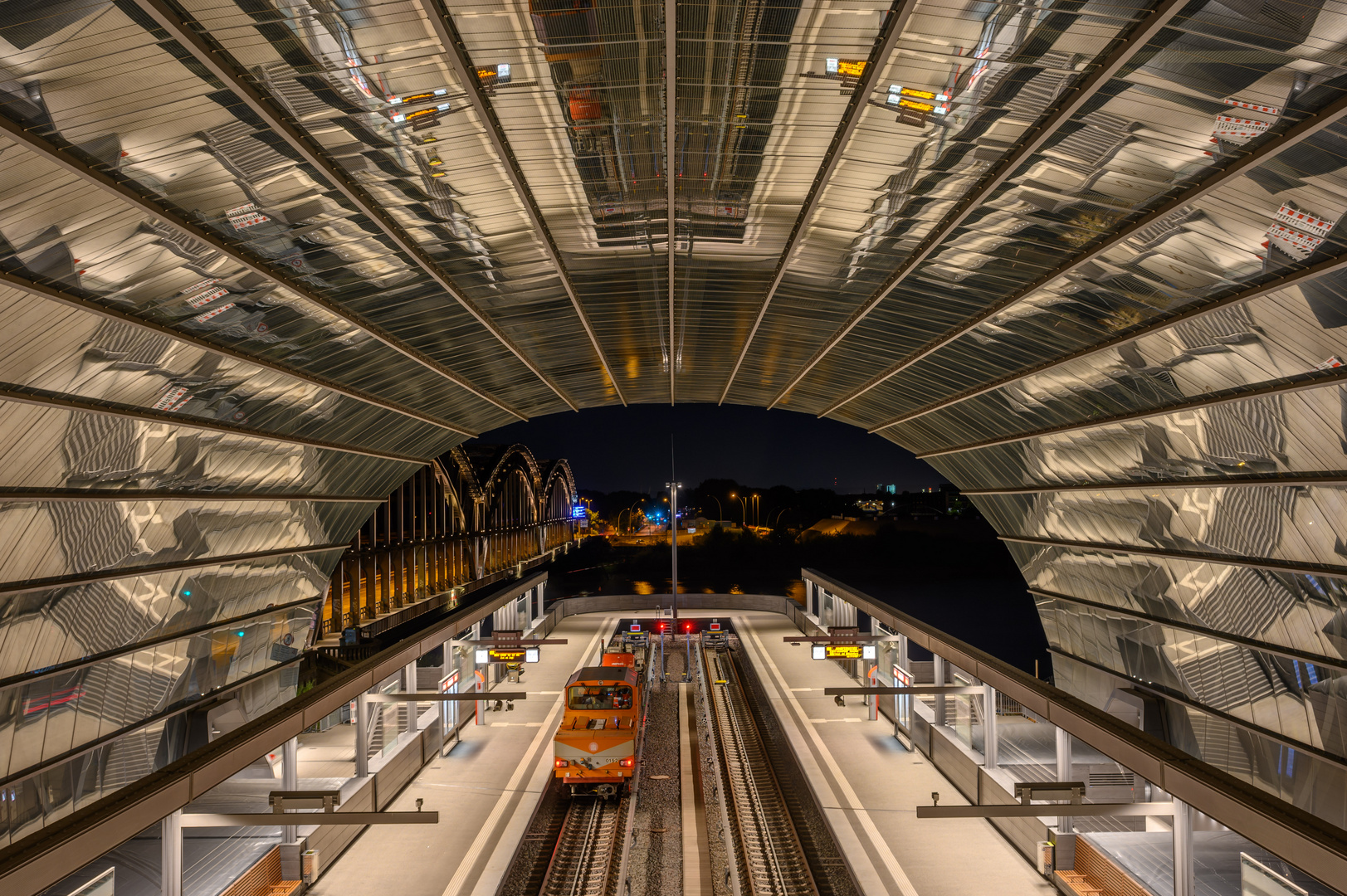 Endstation Elbbrücken Foto & Bild | world, spezial, nacht Bilder auf ...