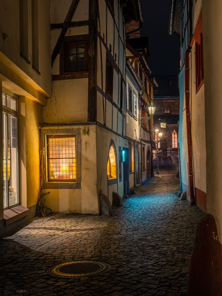 Enge Gasse Foto & Bild | architektur, stadtlandschaft, historisches ...