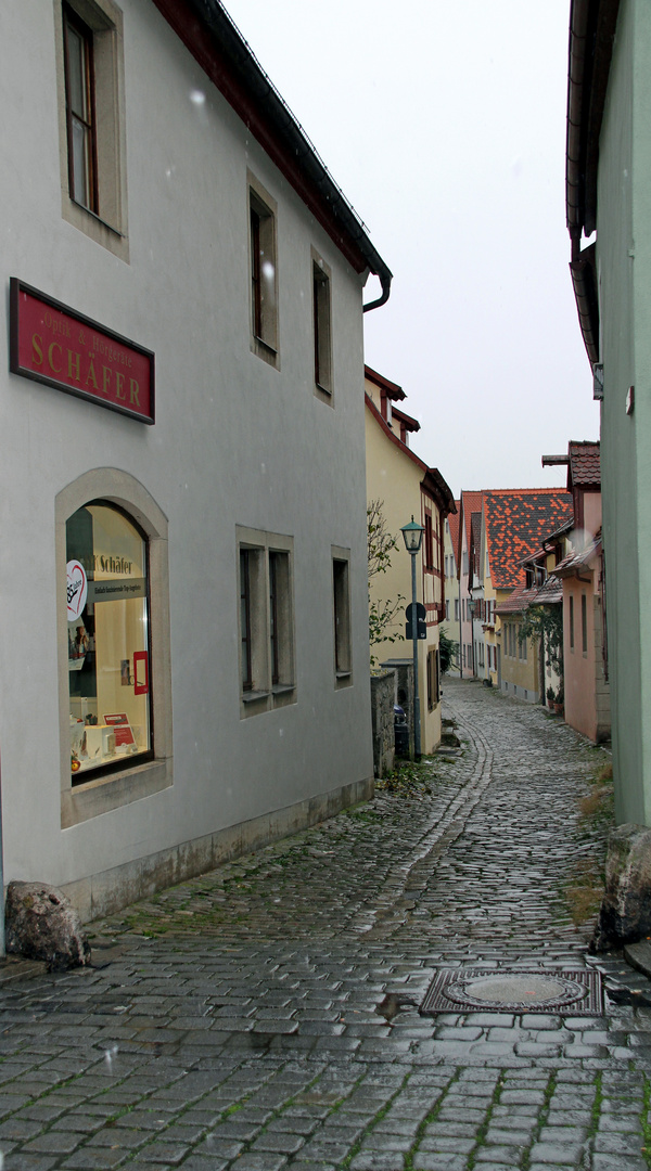 Enge Gassen durch die Mittelalterliche Stadt Rothenburg ob der Tauber Foto & Bild | deutschland ...