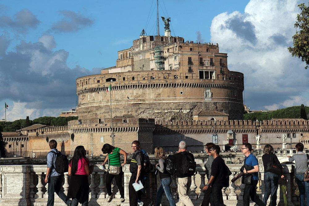 Engelsburg mit Touristen Foto & Bild | europe, italy, vatican city, s ...