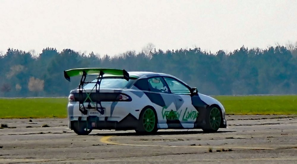 Er ist auf der Rennstrecke Foto & Bild | erwachsene menschen, menschen, autos & zweiräder Bilder ...