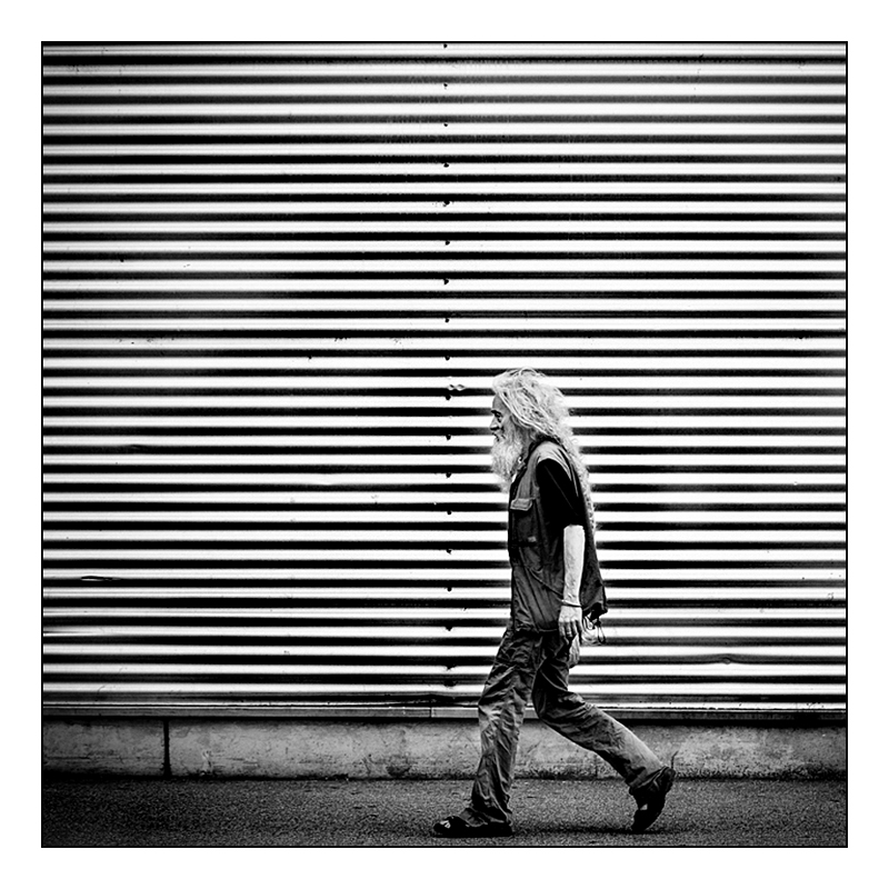 Er trägt die Harre lang Foto & Bild | streetfotografie mit menschen, kommunikation; grafik ...