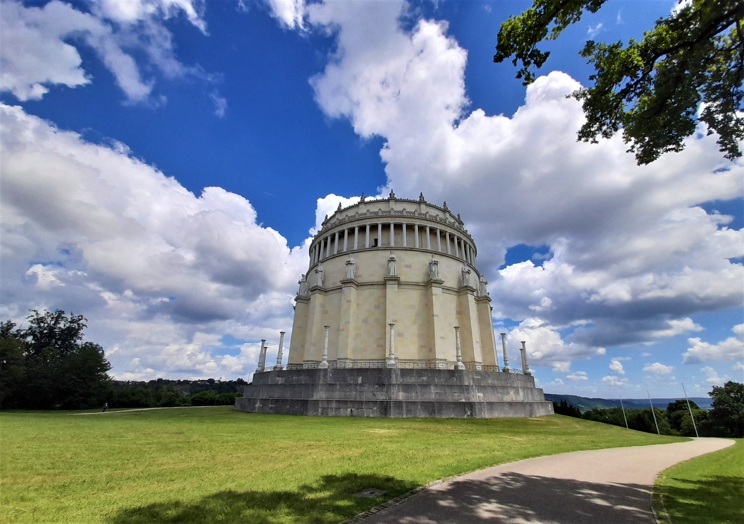 Erhaben steht sie da... Foto & Bild | architektur, himmel, wolken ...