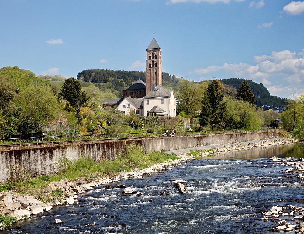 Erlöserkirche in Gerolstein Foto & Bild | natur fotos, kirchen ...