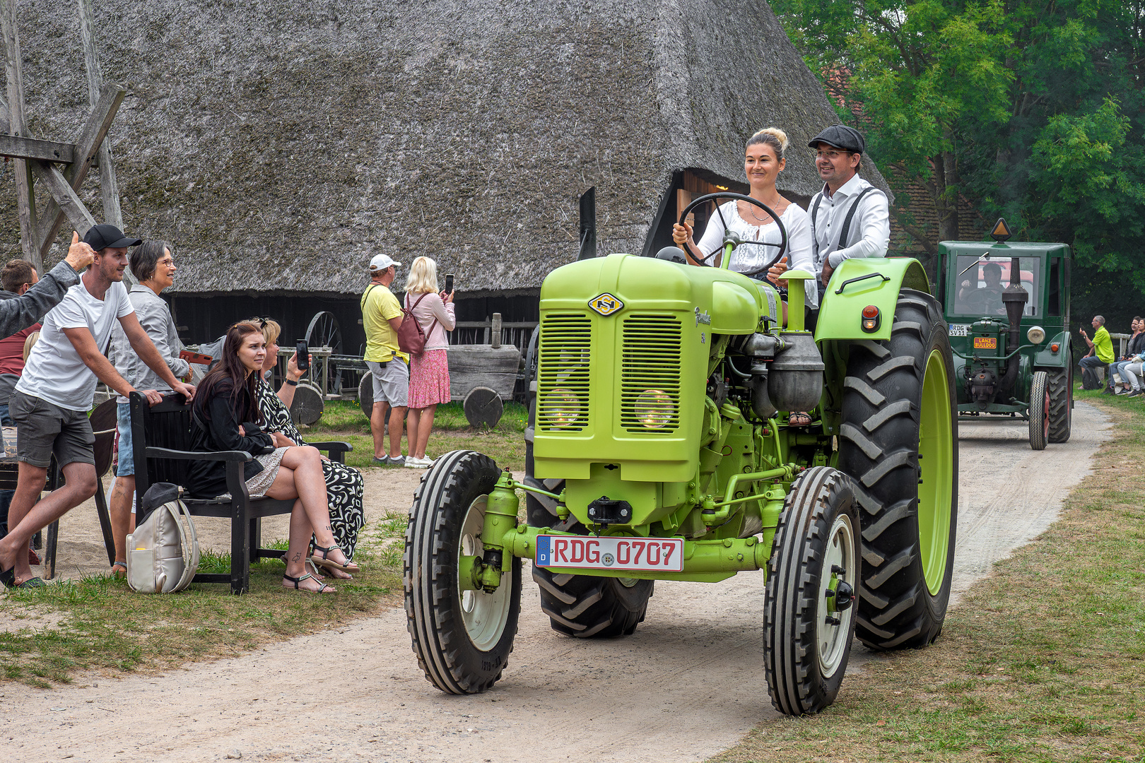 Erntefest in Klockenhagen Foto & Bild | traktor, brauchtum ...