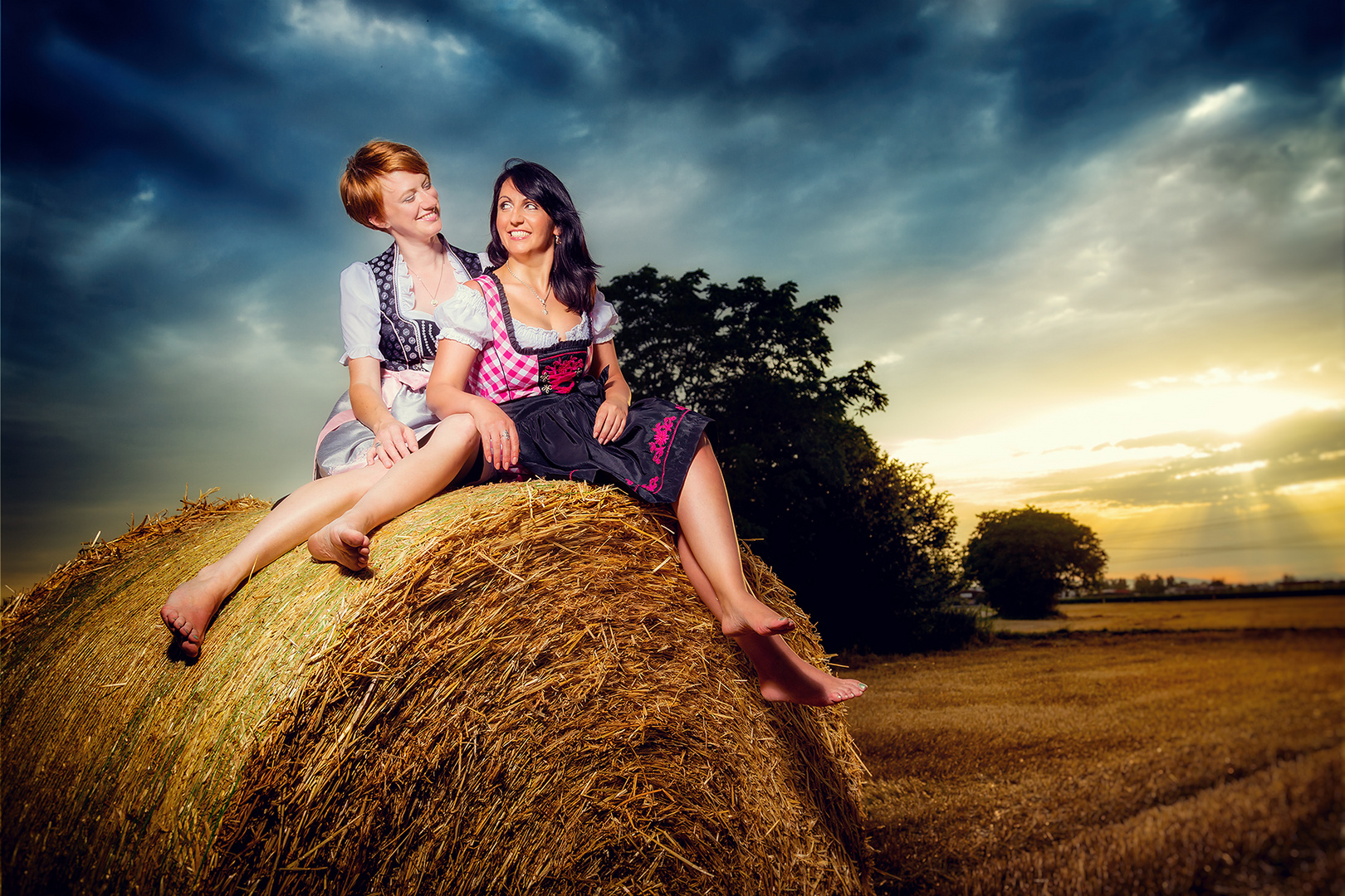 Erntezeit - Dirndlzeit Foto & Bild | erwachsene menschen, zwei menschen, mehrere menschen Bilder ...