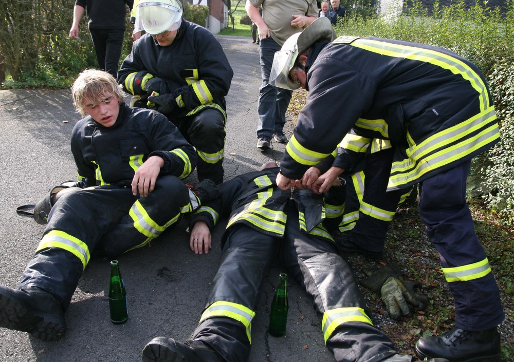 Erschöpft nach Brandeinsatz III Foto & Bild | reportage dokumentation ...