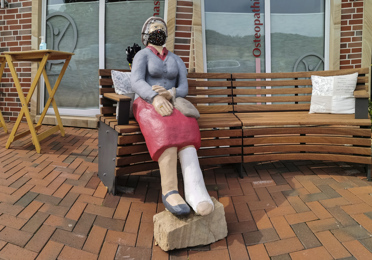 Erst der Beinbruch, dann Corona ... Foto & Bild | art, spezial ...