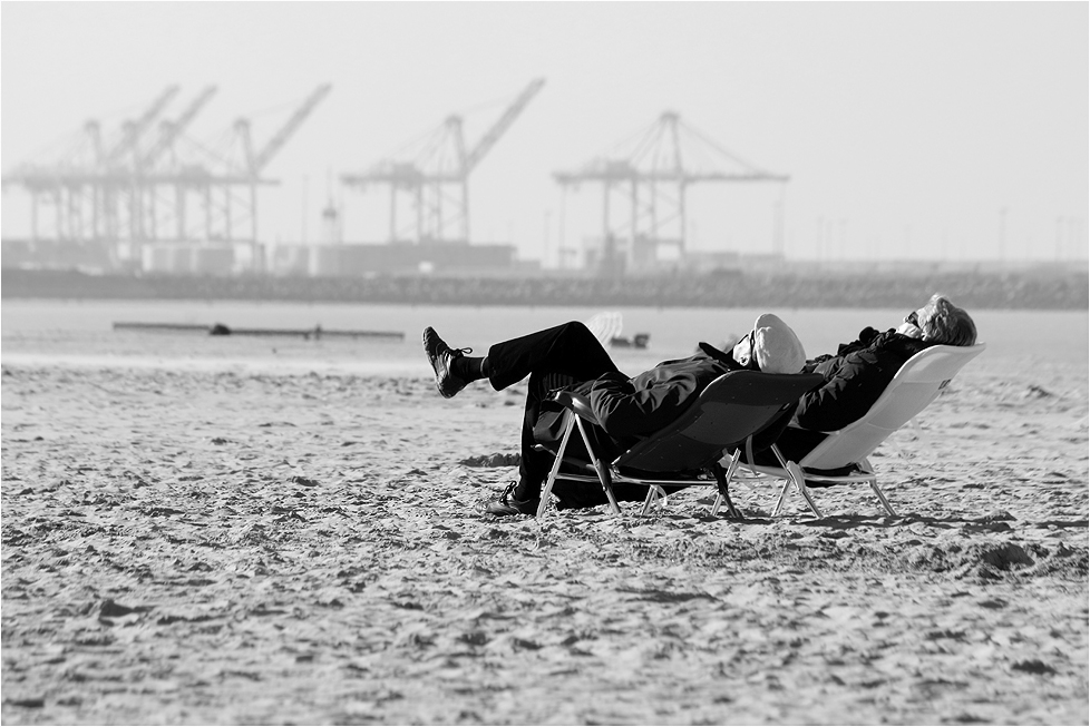 ~ Erste Sonnenanbeter ~ Foto & Bild | streetfotografie mit menschen, brügge und umland, menschen ...