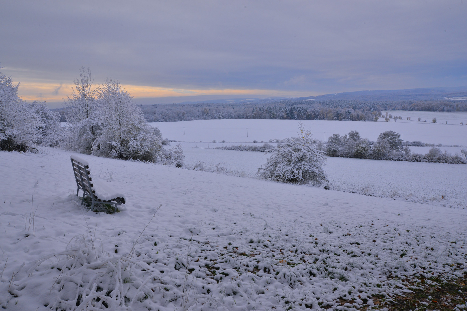 erster Schnee, der Blick vom Hutsberg Foto & Bild | landschaft, Äcker, felder & wiesen ...