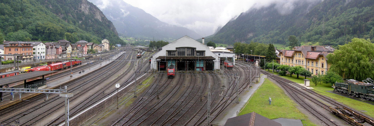Erstfeld Foto & Bild | architektur, bahnhöfe & gleise, profanbauten ...