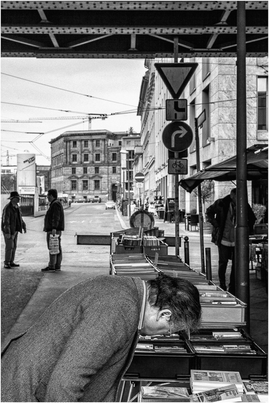 Erstmal 'n Überblick verschaffen Foto & Bild | photography, street ...