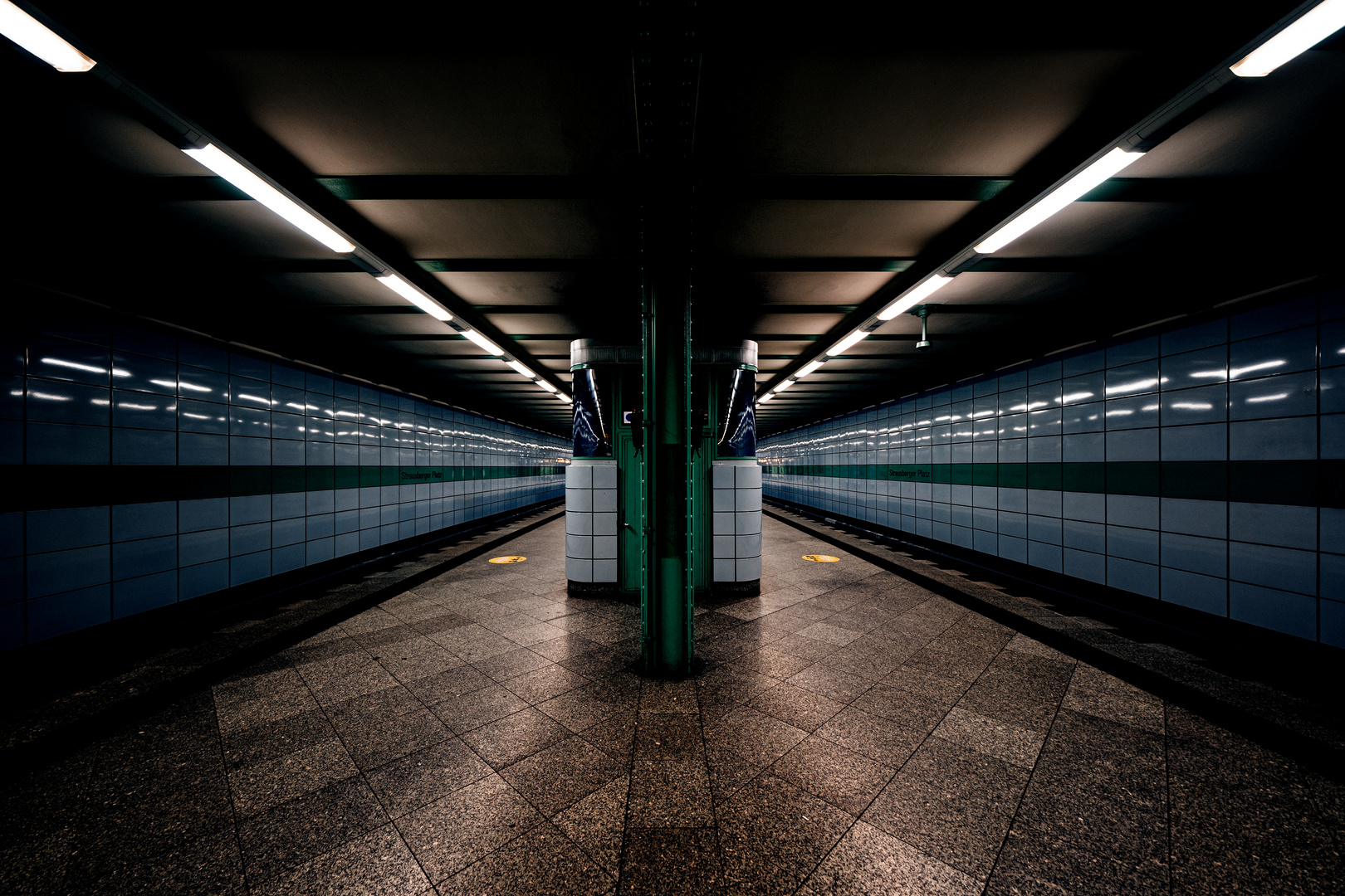 Erwarten .. .. . .. . Foto & Bild | schiene, bahnhöfe, u5 Bilder auf ...