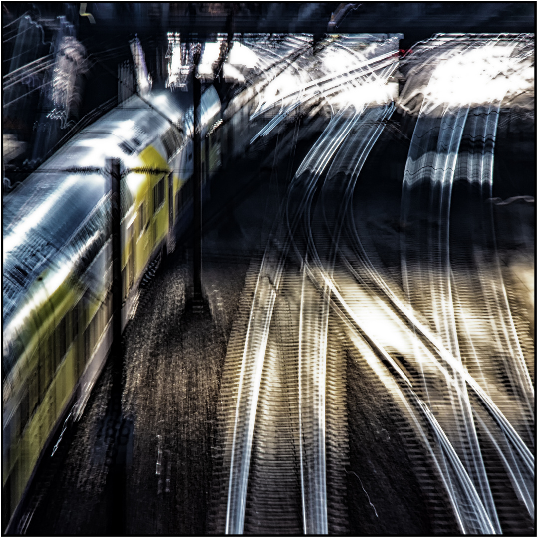 Es fährt ein Zug ... Foto & Bild | bahnhof, eisenbahn, gleise Bilder ...