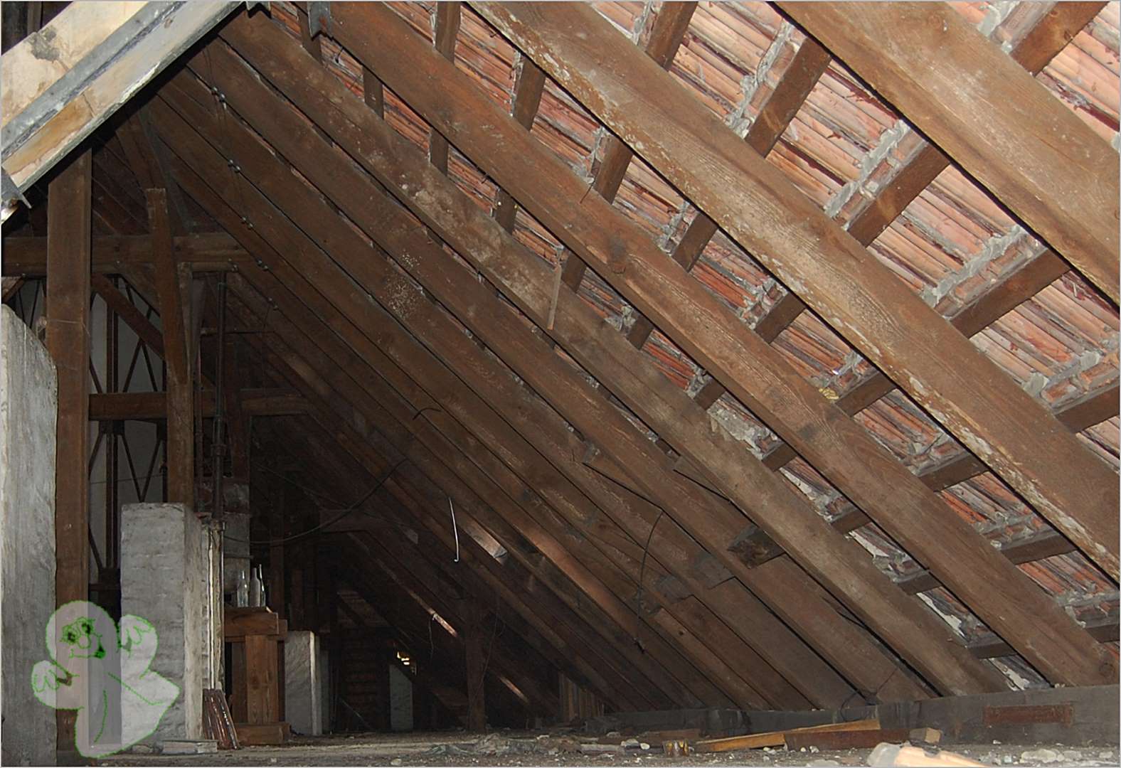 es spukt unterm Dach Foto & Bild | dach, dächer, architektur Bilder auf ...