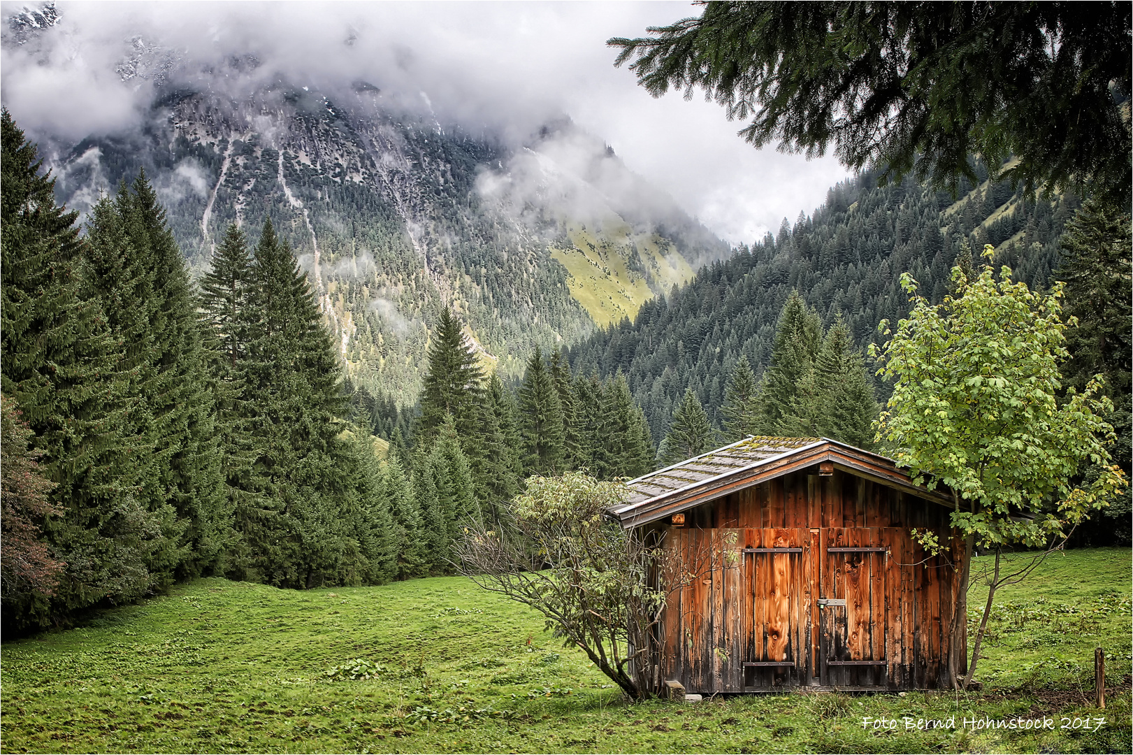 es wird langsam Herbst in Fallerschein .... Foto & Bild | wolken, hütte, natur Bilder auf ...