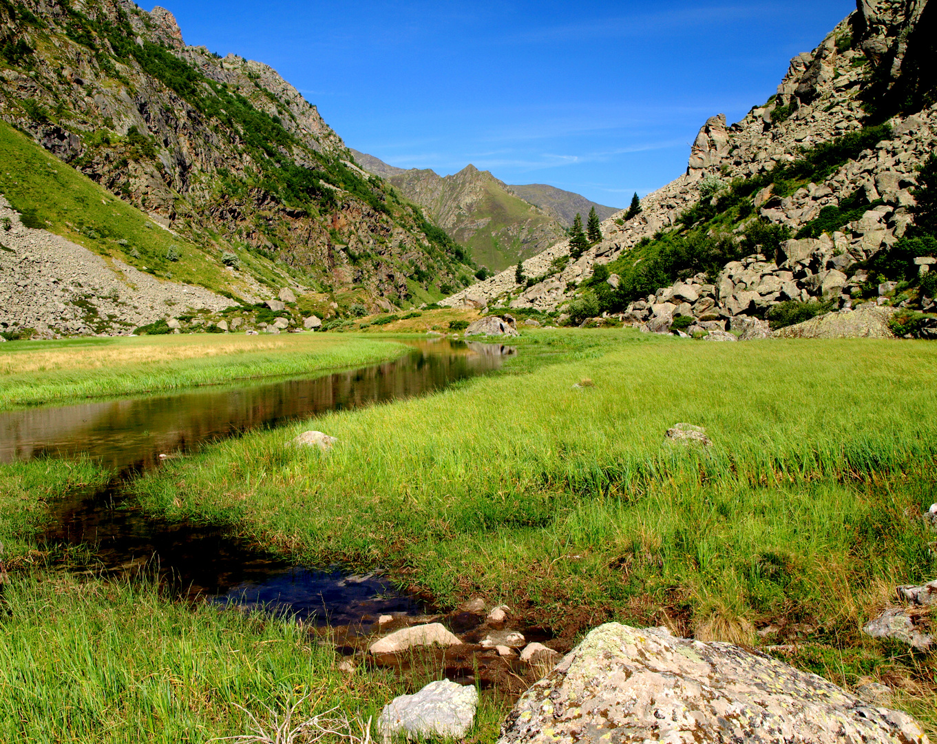 Et au milieu ,coule une rivière.... photo et image | natur, paysages ...