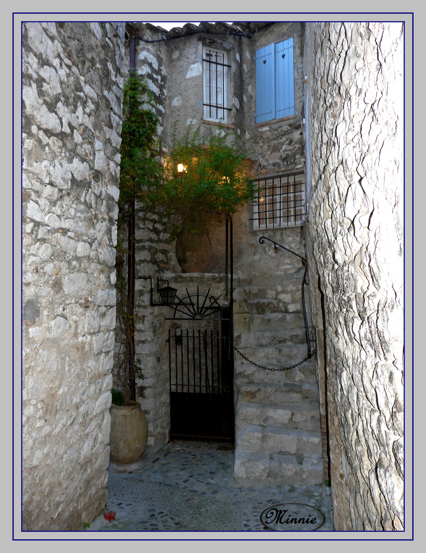 " Etroite ruelle ! " photo et image | architecture, vieilles pierres ...