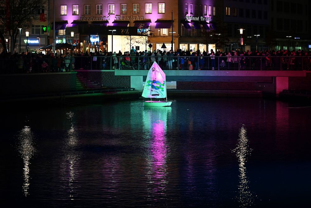 Etwas Licht im November am Bootshafen in Kiel Foto & Bild | architektur ...