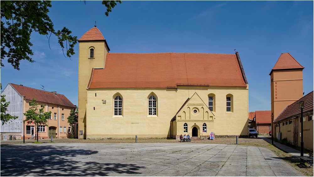 Evangelische Kirche St. Laurentius Foto & Bild | street, wasser, kirche ...