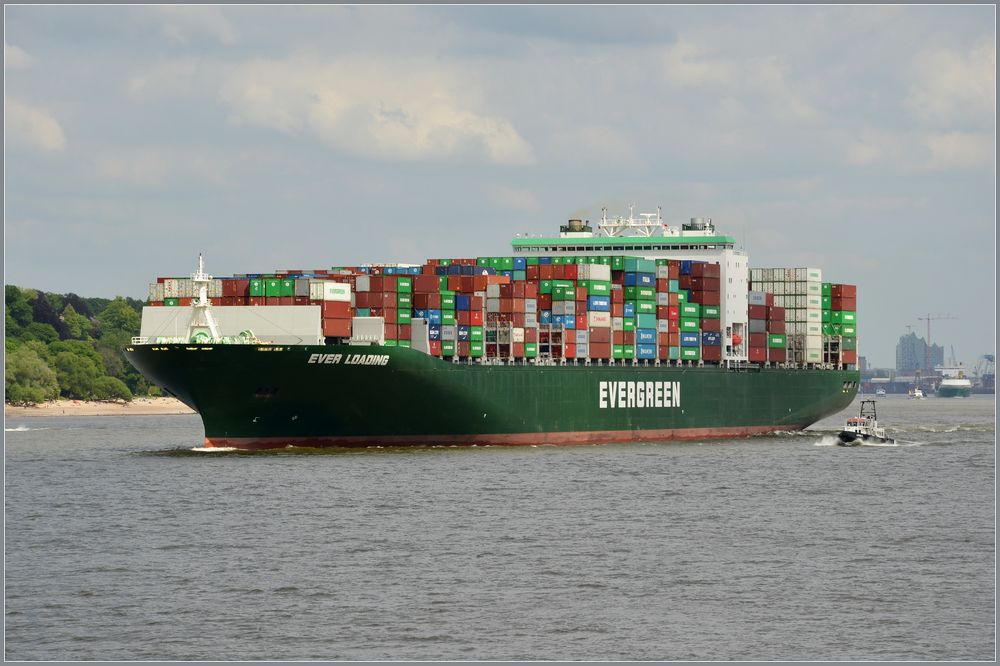 Ever Loading Evergreen verlässt Hamburg Foto & Bild | schiffe und ...