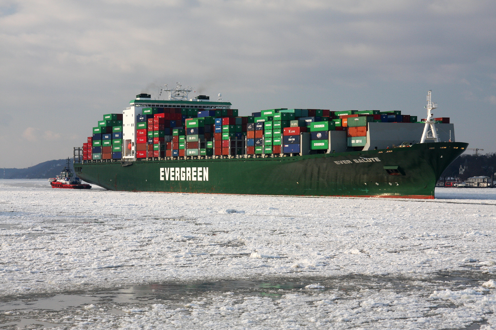 Evergreen Containerschiff "Ever Salute" elbaufwärts...10.02.2012 Foto ...