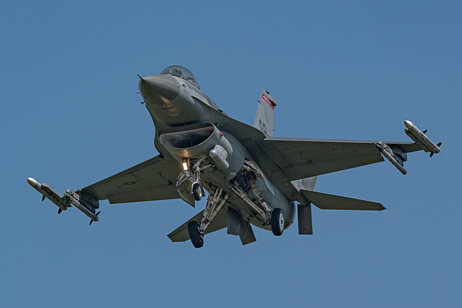 F-16 Fighting Falcon II Foto & Bild | luftfahrt, militärfliegerei ...