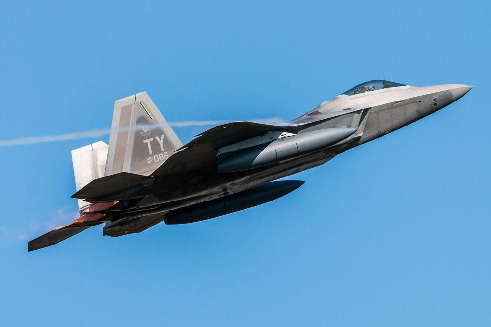 F-22 beim Start in Spangdahlem Foto & Bild | luftfahrt ...