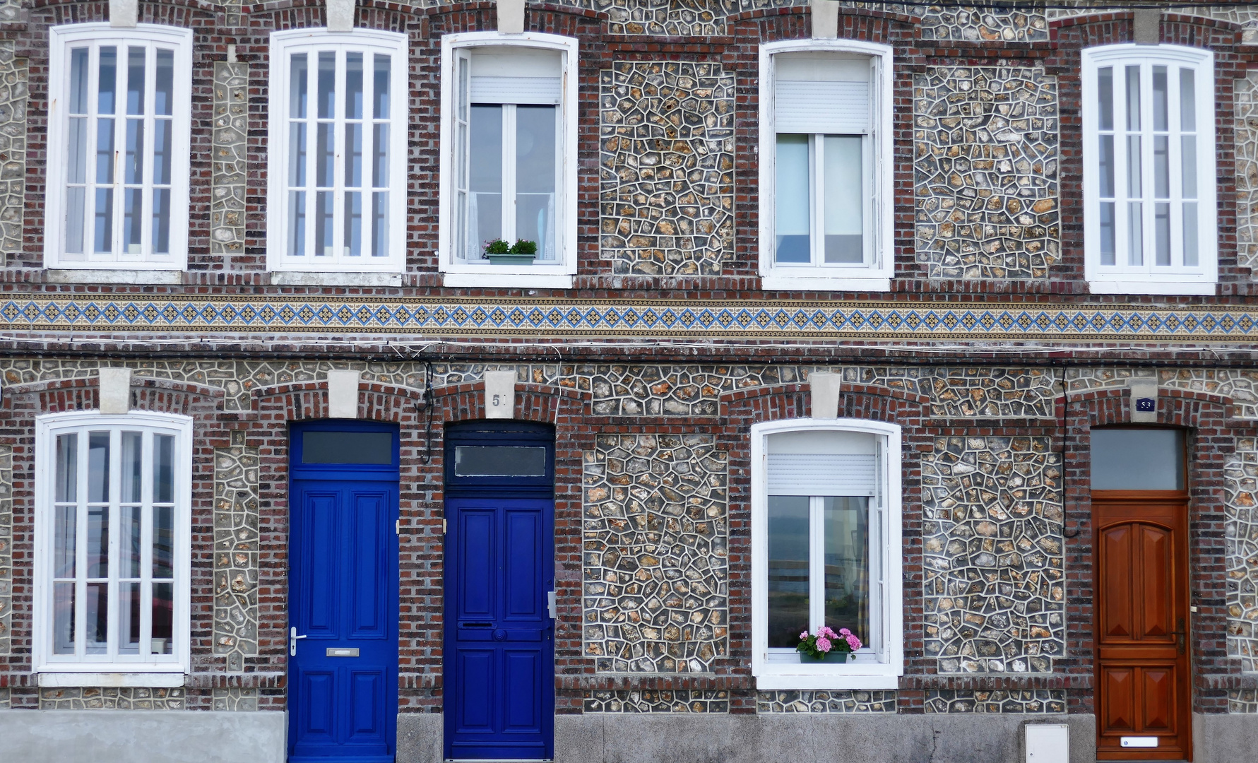 F-BE 93: Maison typique de la region Foto & Bild | architektur, europe ...