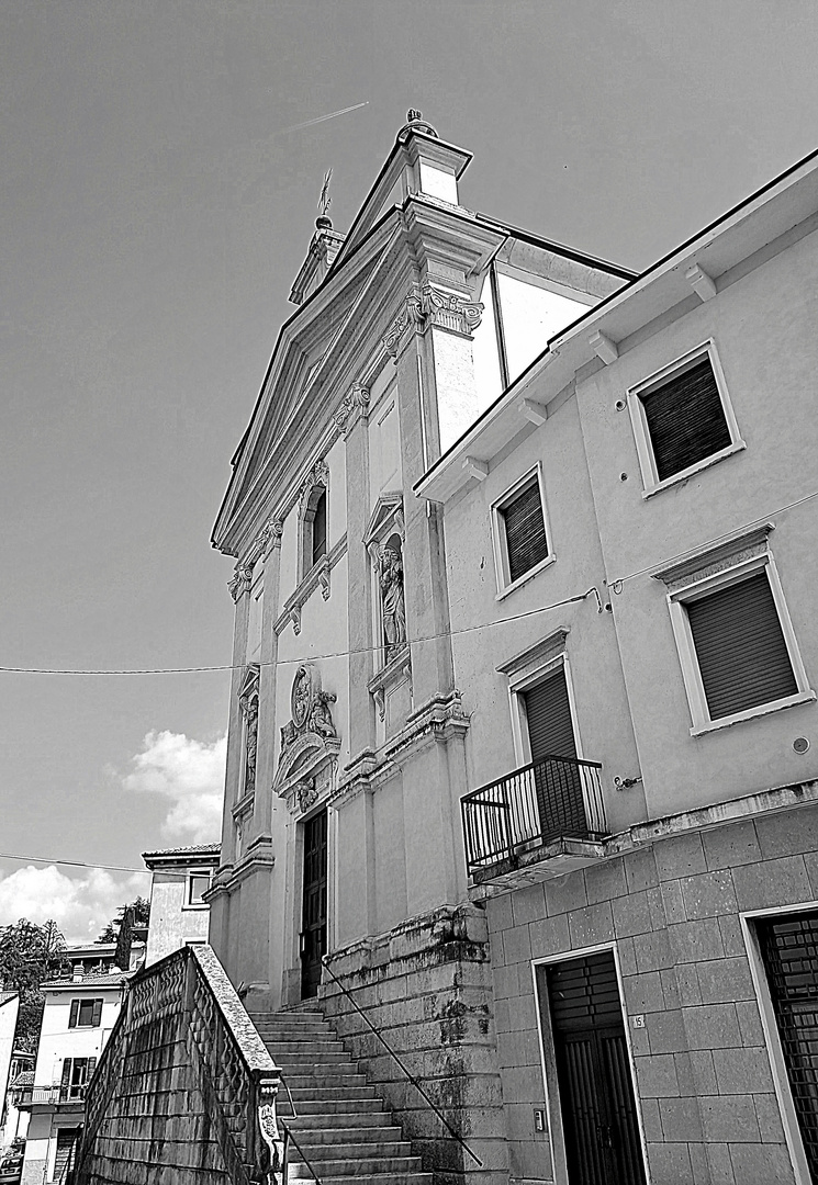 Facciata della chiesa di Parona Foto % Immagini| architetture, tecniche ...