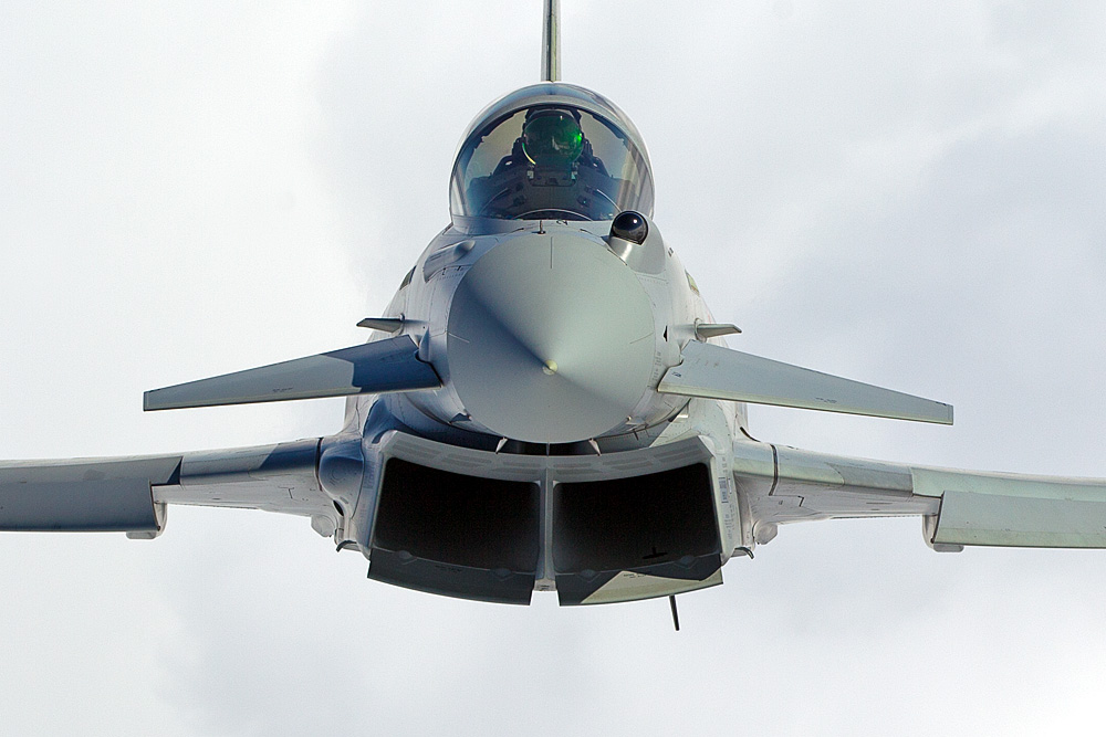 Face to Face - Eurofighter "Typhoon" - Italian Air Force Foto & Bild ...