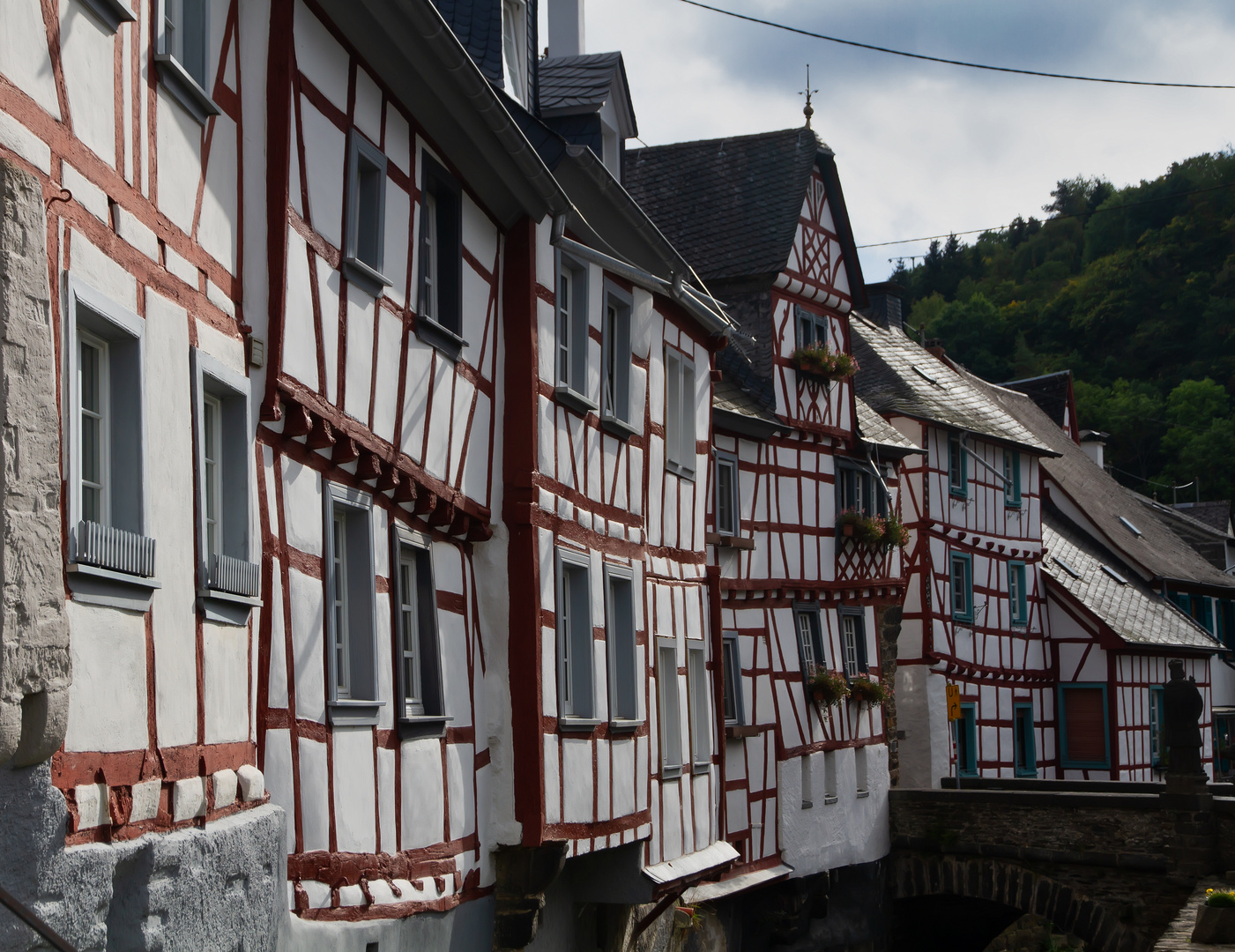 Fachwerkhäuser am Elzbach in Monreal/Eifel Foto & Bild | architektur ...
