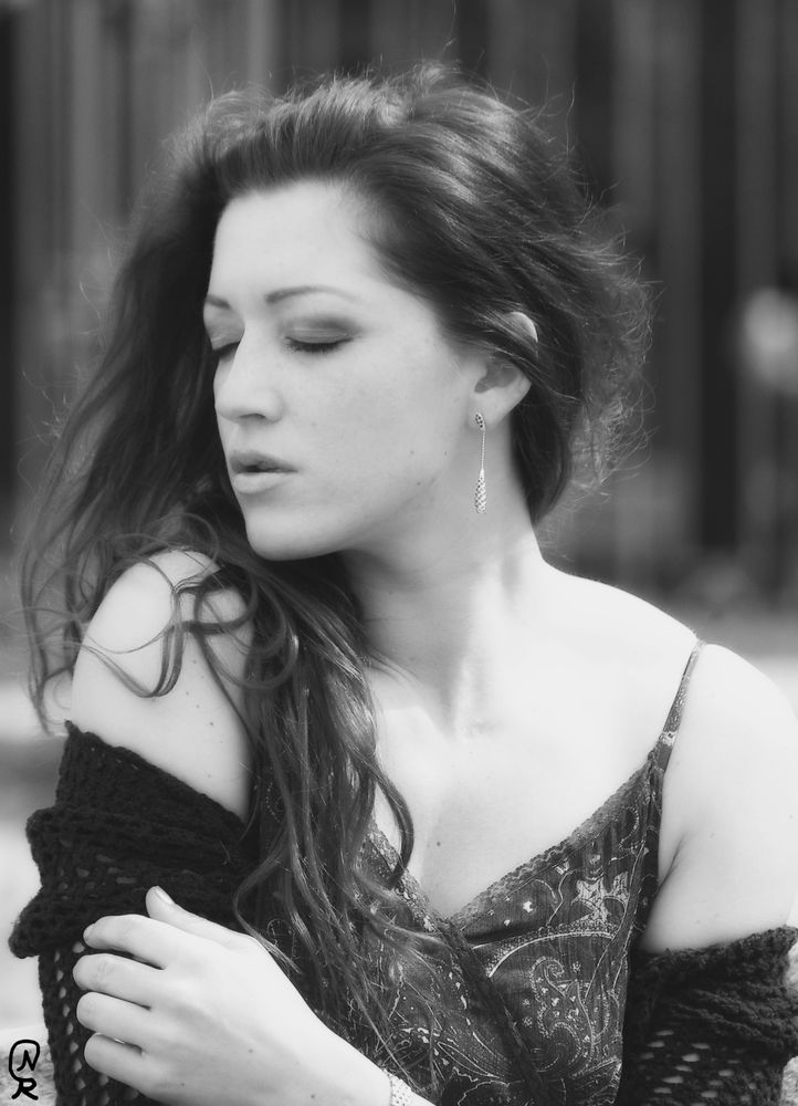 fade to grey Foto & Bild | portrait, portrait frauen, outdoor Bilder ...