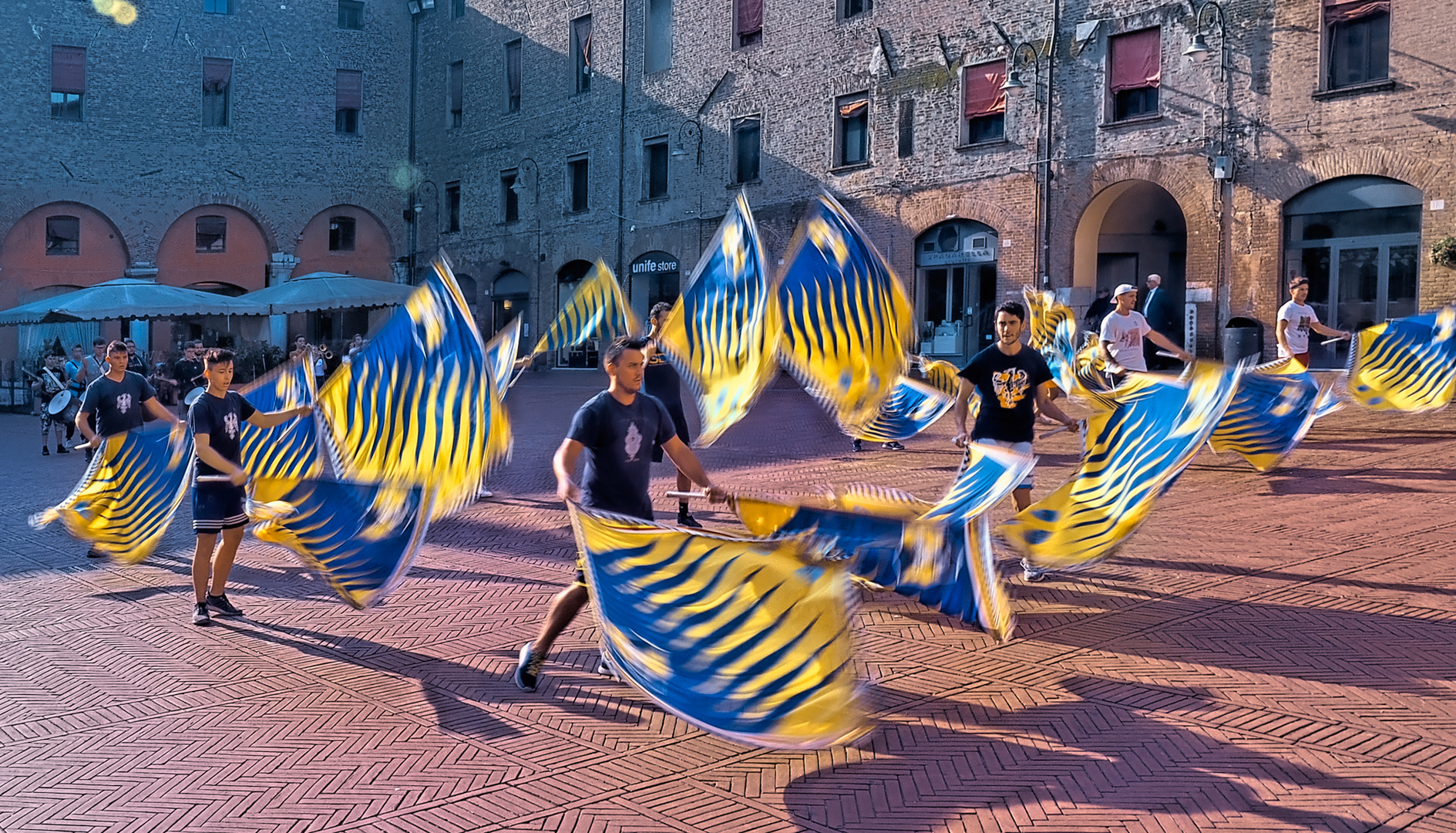 Fahnenschwenker Foto & Bild | erwachsene menschen, kunstfotografie & kultur, projekte Bilder auf ...
