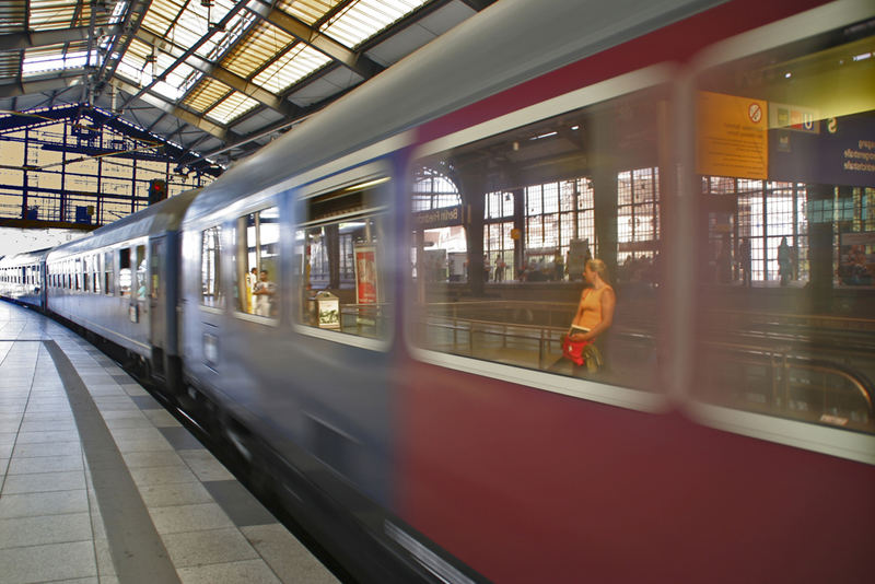 Fahrender Zug Foto & Bild | züge, eisenbahn, verkehr & fahrzeuge Bilder ...