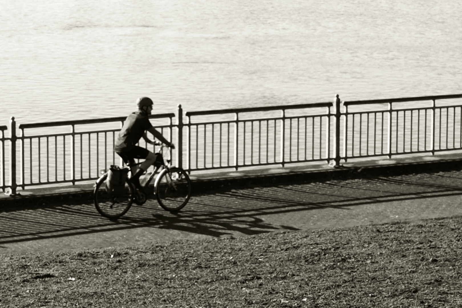 FahrRAD Foto & Bild | erwachsene menschen, konzept- fotografie, monochrom Bilder auf fotocommunity