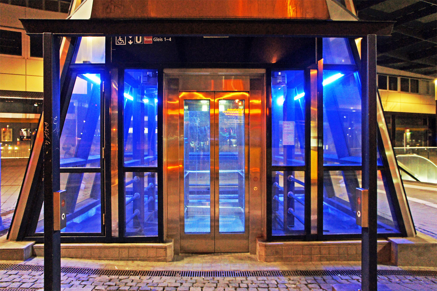 Fahrstuhl Tür Foto & Bild | spezial, architektur, essen Bilder auf ...