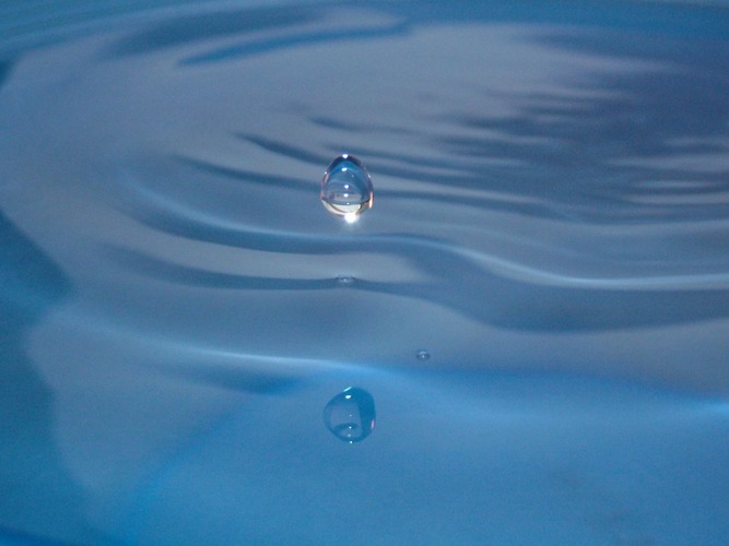 Fallender Wassertropfen Foto & Bild | experimente, wasser, spezial ...